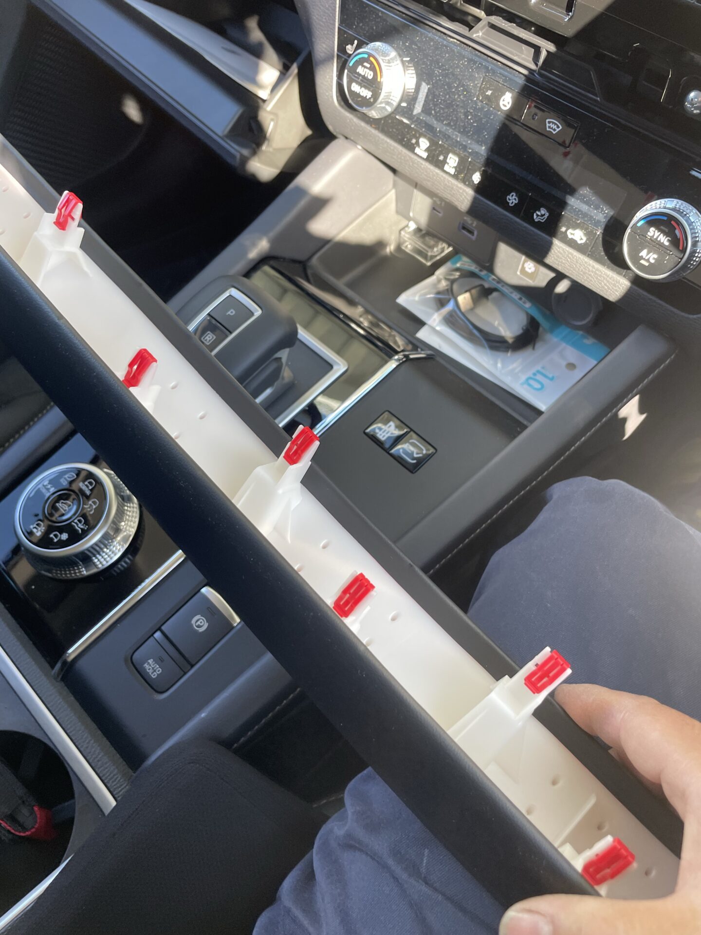 新型アウトランダーPHEV(GN0W）走行中にTVやナビ操作を可能にするキャンセラーの取付方法 | small-car-mechanic.com