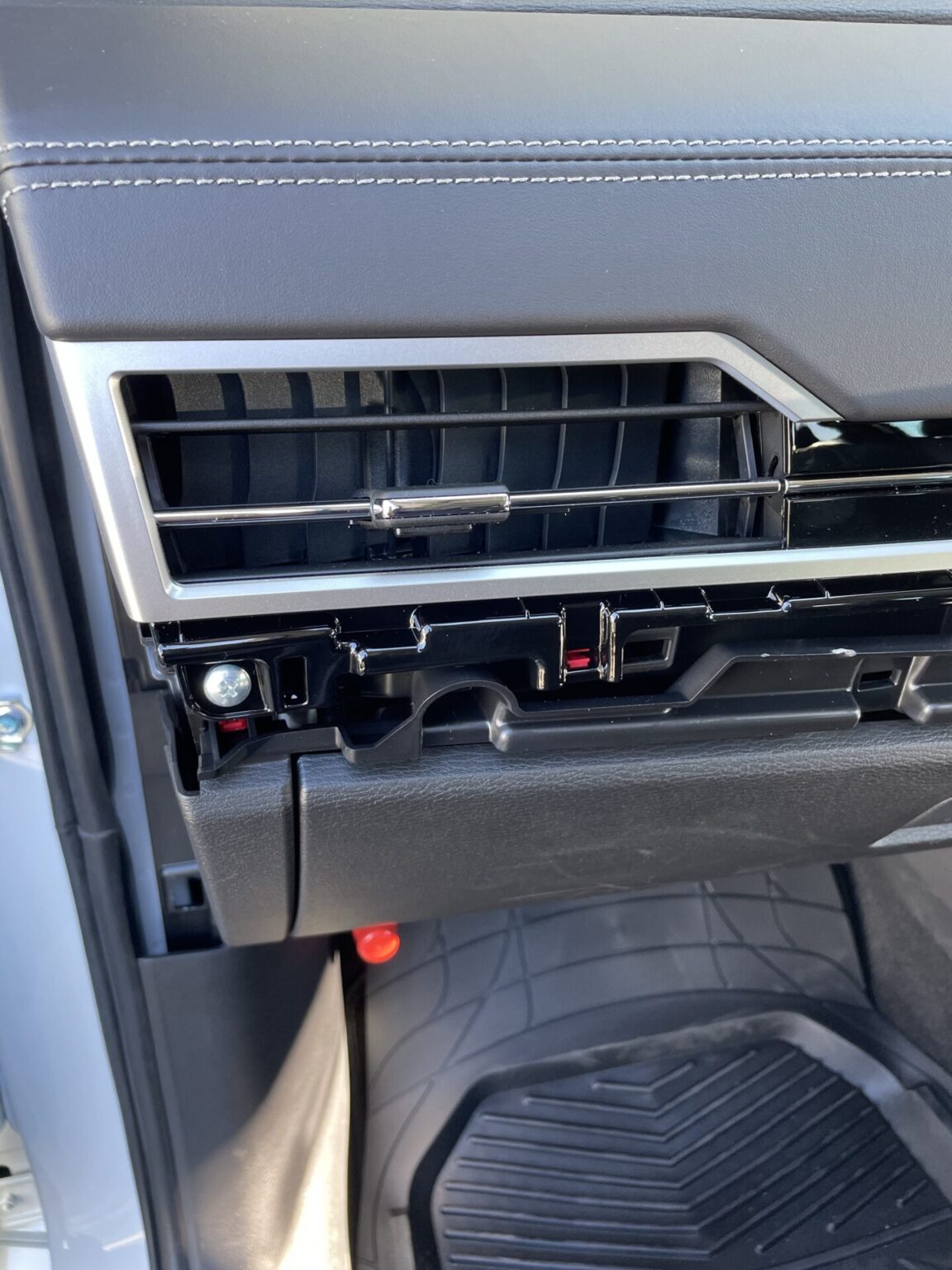 新型アウトランダーPHEV(GN0W）走行中にTVやナビ操作を可能にするキャンセラーの取付方法 | small-car-mechanic.com