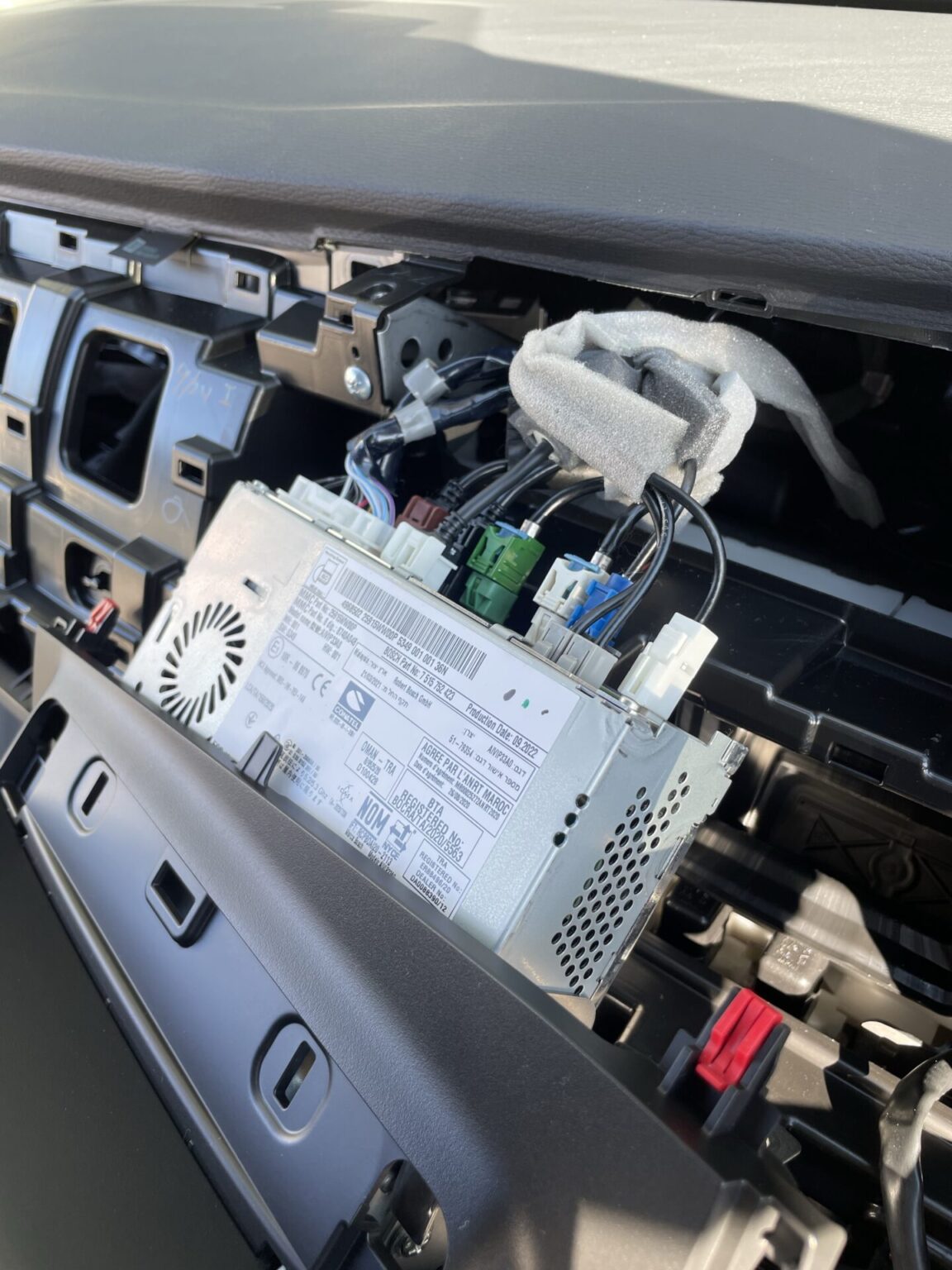 新型アウトランダーPHEV(GN0W）走行中にTVやナビ操作を可能にするキャンセラーの取付方法 | small-car-mechanic.com